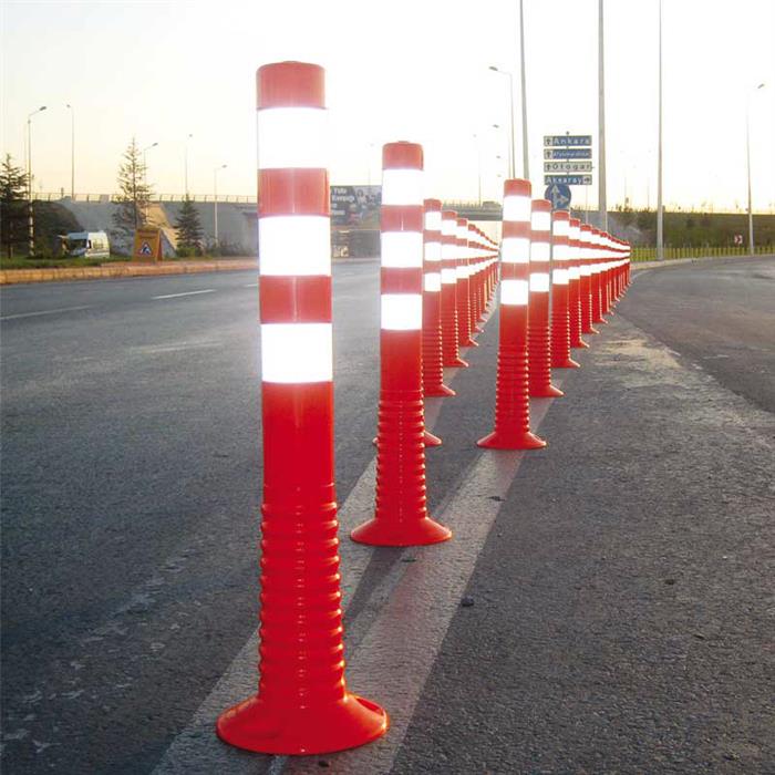 Orange Flexi post, Self-erecting barrier posts - STRAMAT Vertriebs GmbH